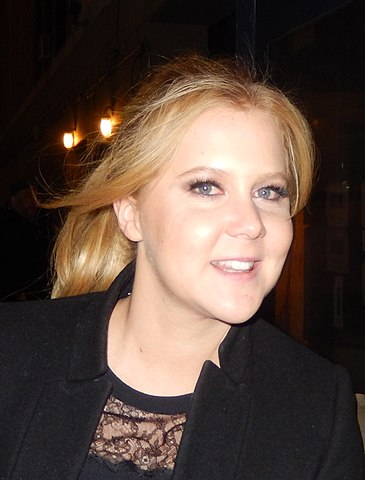 Amy Schumer Height Bio Age Weight Measurements Bra Size