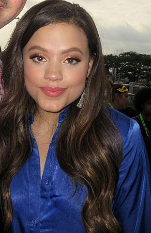 Sarah Jeffery Bio Age Height Weight Measurements Bra Size